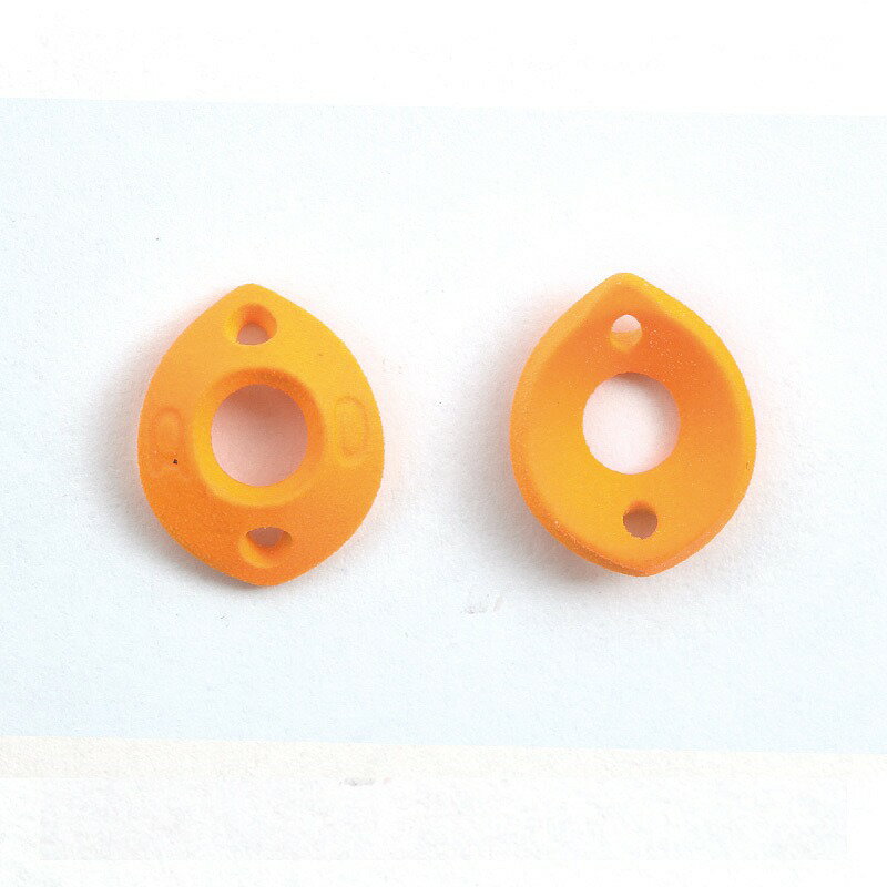 全長：14．1mm　ウエイト：0．4g　標準装着フック：ラッシュフックα＃12バベル初の穴あきボディ　水の抵抗を極限までなくすことにより、より使いやすい設定になりました。　フォール・ボトムバンプはもちろん、「巻き」でも効果を発揮します。