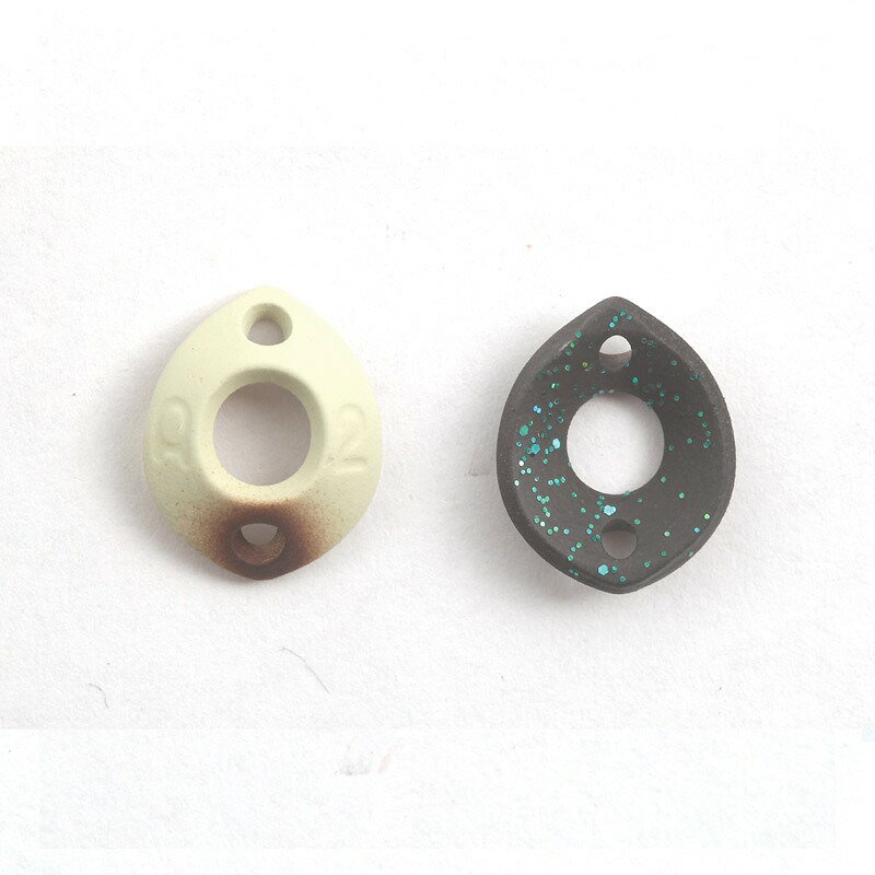 全長：14．1mm　ウエイト：0．4g　標準装着フック：ラッシュフックα＃12バベル初の穴あきボディ　水の抵抗を極限までなくすことにより、より使いやすい設定になりました。　フォール・ボトムバンプはもちろん、「巻き」でも効果を発揮します。