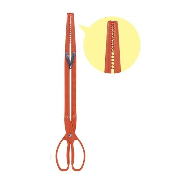 トングタイプのロングフィッシュグリップ。全長が約52cmと長くカニなどのツメが当たる心配もありません。つかみ部分はギザ形状。グリップするのでウナギなどのヌメリのある魚でもしっかりつかめます。持ち手は指を入れて操作しやすいハサミ形状。魚・貝・...