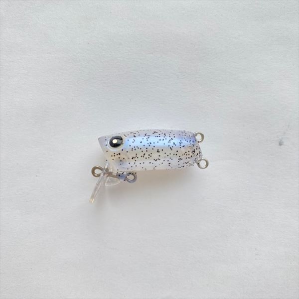 ただペラを外しただけではなく、ただ巻き、トゥイッチ、ドックウォークと変幻自在な操作性でアングラーの意のままに表層を攻略できる。巻いて良し。止めて良し、いままでありそうでなかった本格的表層クランクベイトです。サイズ：27mm ウェイト：2.0...