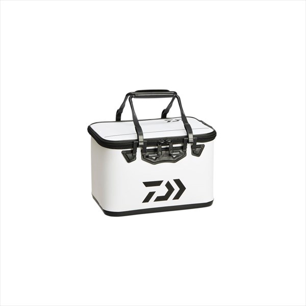 磯用マキエバッカンのスタンダード。マキエがすくいやすく洗いやすいボトムカップ構造で、風によるフタのばたつきを抑えるフタ止めスナップボタン付き。錆びに強いステンレスフレームを採用し、フタは日光を浴びても熱くなりにくく、ネーム等を書きやすいホワ...