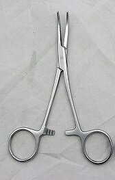 ・フックを挟みやすく外しやすい高精度ベントカーブ仕様・医療用と同レベルの精度をほこります。・強力三段ロックでウエア、バックなどにロック可能。 ※実物と色が違って見える場合があります。あらかじめご了承下さい。