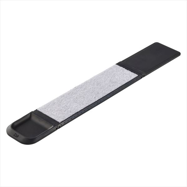 手前マツリ防止で手返しアップ！！コンパクトに折り畳めるイカ仕掛け用マット。スッテやプラヅノをマットに並べて不意の糸ガラミや手前マツリを防止。折り畳んでコンパクトになり持ち運び楽々。糸が絡みにくいフラットデザイン。本体側面の簡易計測スケールは...