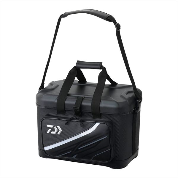 収納物をしっかり保護する剛性のあるバッグ！磯場での渡船や実釣時の使用を想定して、剛性を追求。さらに必要十分な基本性能をふんだんに搭載したモデル。メイン収納部は、成型したハードインナーパーツとクッション性のある発泡PEを組み合わせることで、収...