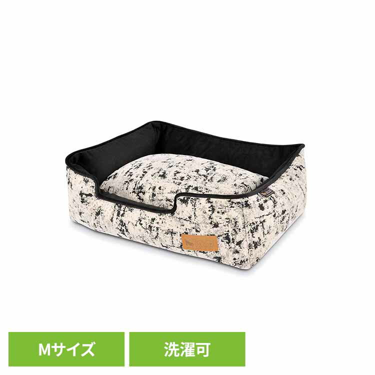 一年中快適なペット用ベッド：カバーと中身を分離して洗濯可能母親に抱かれているような安心感。あご乗せもできる”ラウンジベッド”は、体が沈み込むほどの柔らかいファイバーを箱型に詰め込んだ、P.L.A.Y（プレイ）の上位モデルベッドです。ファイバ...