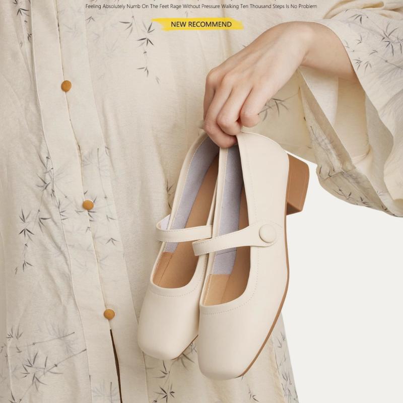 ・流行要素: スクエアバックル・つま先形状: スクエアトゥ・アッパー素材: 牛革・対象性別: 女性・ヒール高さ: ミドルヒール3-6cm・柄: 無地・カラー展開: オフホワイト、イエロー・サイズ展開: 35,36,37,38,39・カテゴリ...