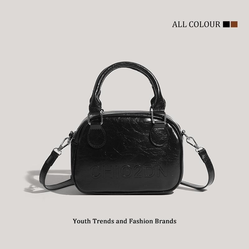 ・カラー: ブラック、ブラウン・スタイル: シンプルモダン・素材: PU・バッグスタイル: ミニスクエアバッグ・バッグサイズ: 小型・デザイン要素: 文字、ステッチ・裏地素材: ポリエステル・バッグ形状: 横長スクエア・開閉方法: ファスナ...