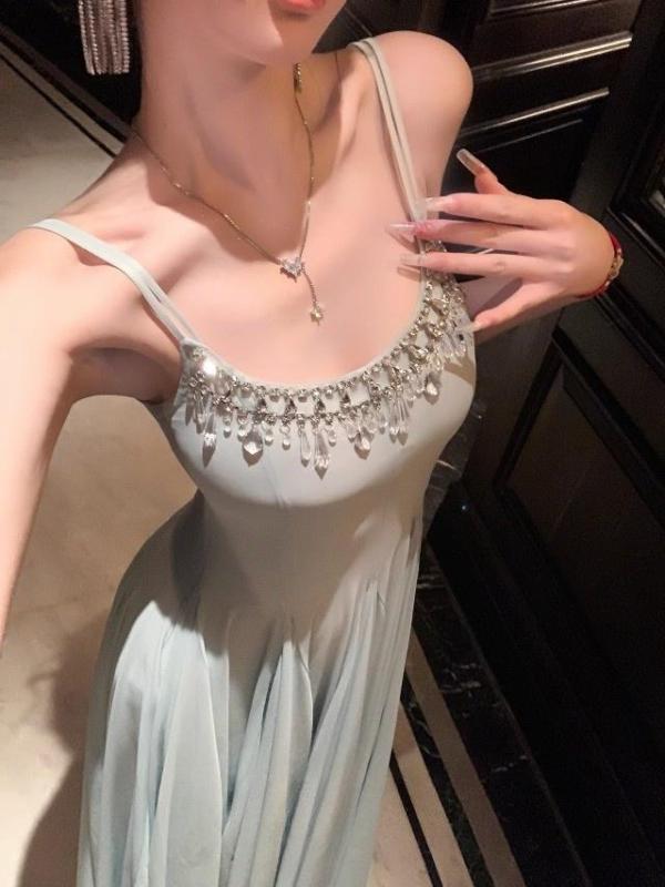 ・柄: 無地・スタイル: キャミソール・組み合わせ: 単品・丈: ロング丈・スカートの形: Aライン・ネックライン: Uネック・袖丈: ノースリーブ・ウエスト: ハイウエスト・カラー: グリーン・サイズ展開: XS,S,M,L・前立て: プ...