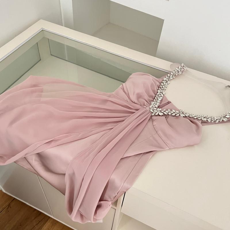 ・カテゴリ: ワンピース・デザイン: ホルターネック・丈: ミディ丈・ネックライン: ポロネック・袖タイプ: パフスリーブ・袖丈: 七分袖・素材: TR生地, PVC・カラー: ソフトピンクパープル・サイズ展開: S, M, L・スタイルタ...