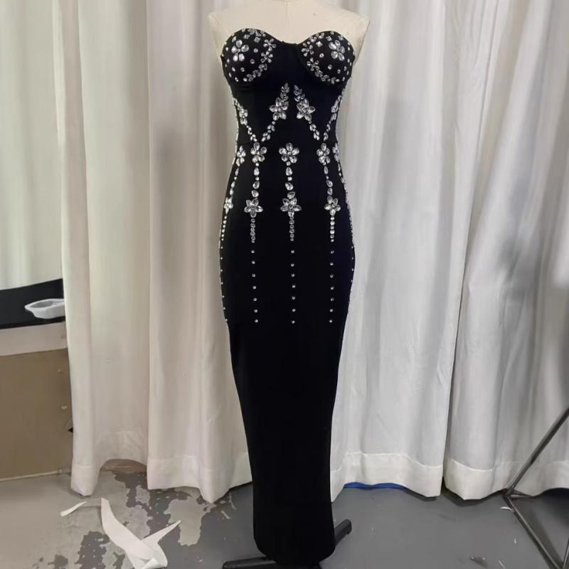 ・主な素材: ポリエステル、レーヨン30%以下・柄: 無地・加工: パッチワーク、切り替え・デザイン: チューブトップ・セット内容: 単品・丈: ロング・スカートタイプ: タイト・ネックライン: Vネック・袖タイプ: ノースリーブ・袖丈: ...