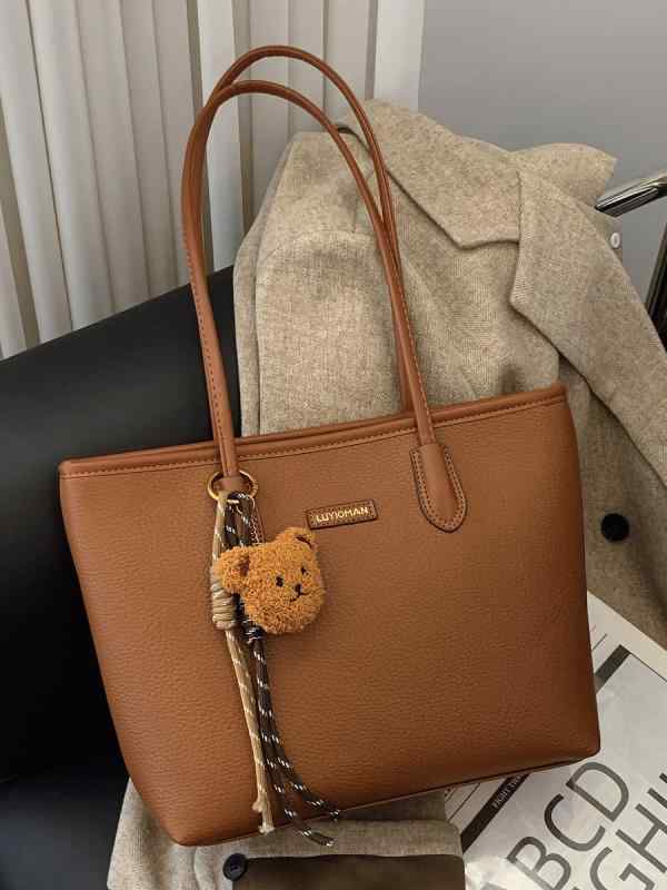 ・カラー展開: ブラック、ライトブラウン、オフホワイト・スタイル: アーバンカジュアル・素材: PUレザー・バッグの種類: トートバッグ・サイズ: ミディアム・デザイン: ステッチ・裏地素材: ポリエステル・形状: 横長スクエア・開閉方式:...