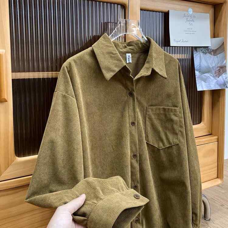 ・カテゴリ: シャツ・主な素材: ポリエステル95%以上・スタイル: カジュアル、日韓カジュアル、快適カジュアル、ボタン、無地、ポケット・袖丈: 長袖・シルエット: レギュラー・着丈: 普通丈、約50～65cm・ネックライン: ポロ襟・袖タ...