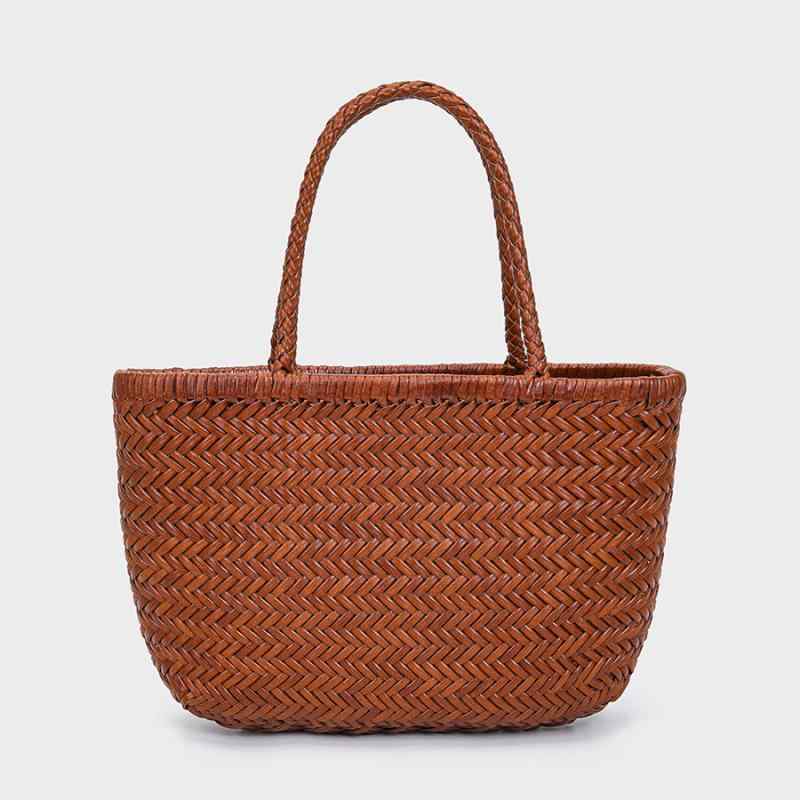 ・カラー展開: 黄茶色,コーヒーブラウン,ライトピンク,オフホワイト,ブラック・スタイル: 欧米レトロ・主な素材: 本革・素材詳細: 牛床革・バッグタイプ: 編み込み・サイズ: 小型・デザインポイント: 編み込み・裏地素材: 綿・バッグ形状...