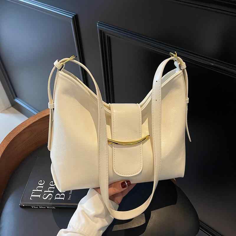 ・カラー展開: ブラック、オフホワイト、イエロー・スタイル: サイバーパンク・素材: PU・バッグの種類: トートバッグ・デザイン要素: ステッチ・裏地素材: ポリエステル・バッグ形状: 横長方形・開閉方法: ファスナー・内部構造: ファス...