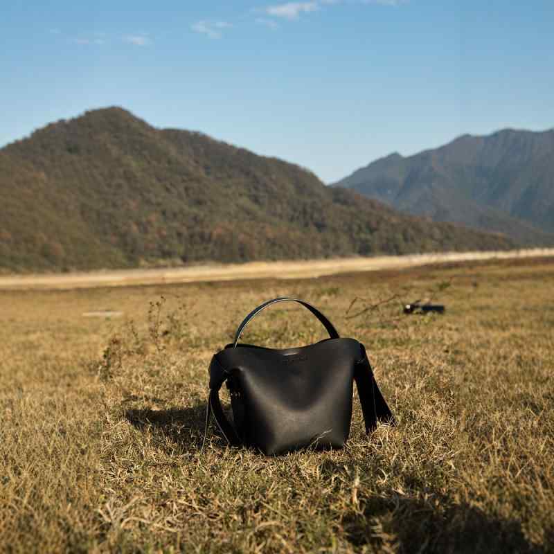 ・カラー: ブラック小号,ホワイト小号,グレー小号,ブラウン小号,ブラック大号,ホワイト大号,グレー大号,ブラウン大号,カーキ大号,杏色大号・スタイル: 都市シンプル・素材: 真皮・皮質: 二層牛皮・タイプ: 小方包・サイズ: 中・装飾: ...