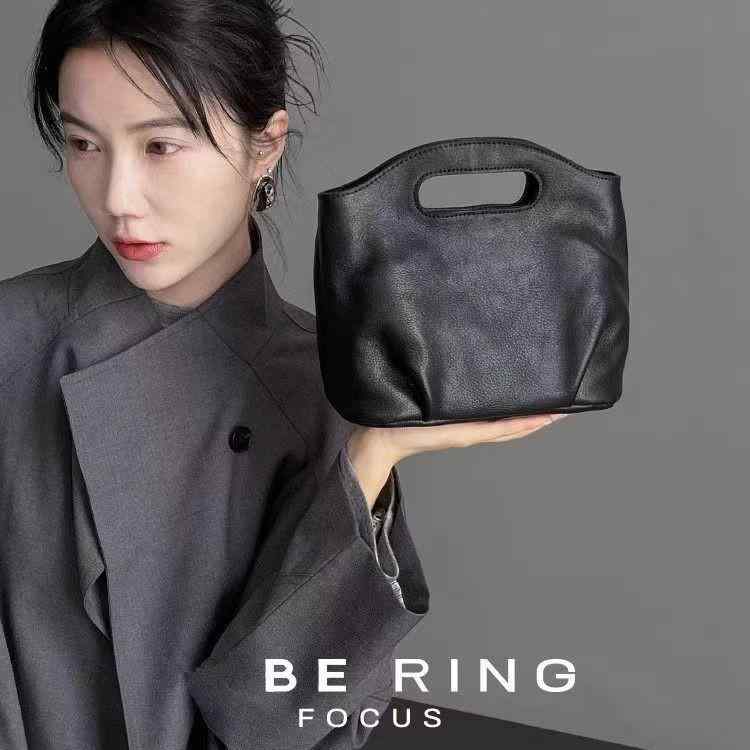 ・カラー: ブラウン、ブラック・スタイル: 都市シンプル・素材: PU・バッグタイプ: トートバッグ・サイズ: 小・流行要素: ステッチ・裏地: ナイロン・形状: 横型方形・内部構造: 携帯ポケット・硬度: 中程度の柔らかさ・ショルダースト...