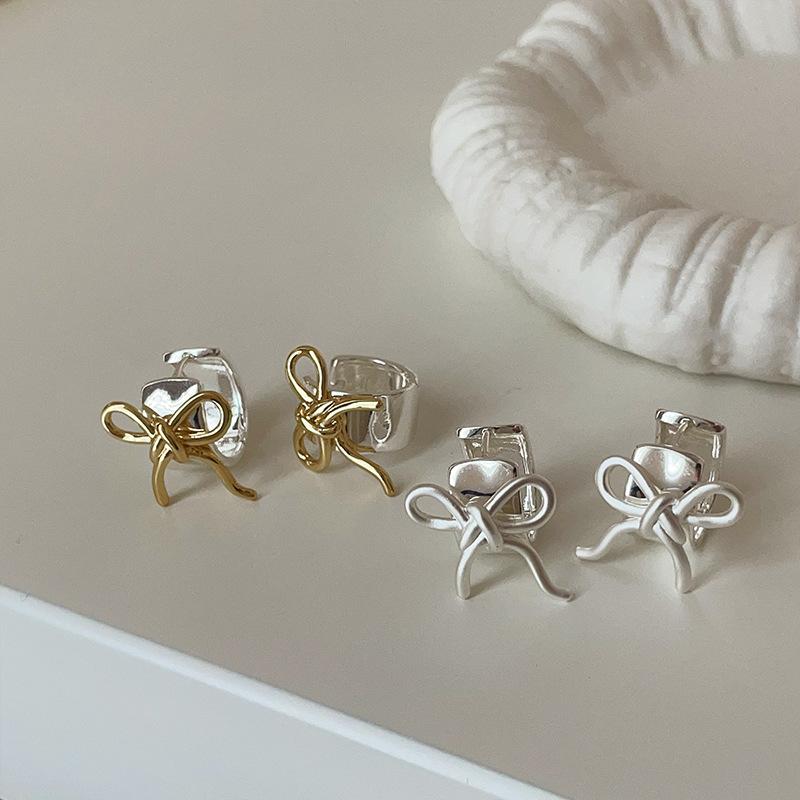 ・素材: 金属・形状: 幾何型・加工: 電鍍・カラー: 金銀撞色、銀色・スタイル: INS風、個性潮流・カテゴリ: 耳飾り・対象: 女性