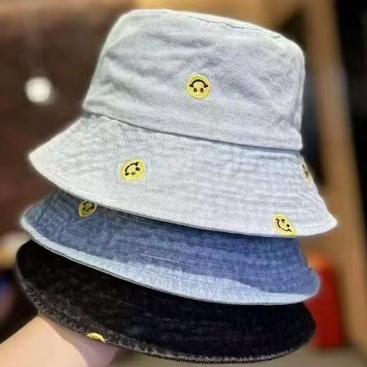 ・製品カテゴリ: 漁夫帽・流行要素: 不規則、円・帽頂スタイル: 円頂・帽檐スタイル: 大檐・カラー: 笑顔デニムライトブルー、笑顔デニムダークブルー、笑顔デニムブラック・機能: UVカット、防風、日よけ・スタイル: 万能、カジュアル、ファ...