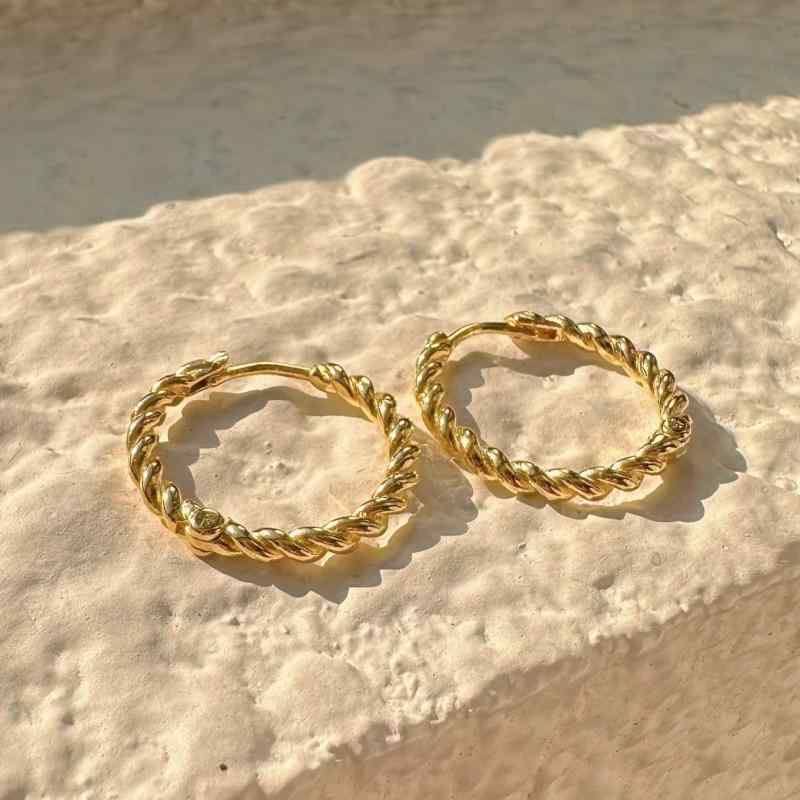 ・素材: 925銀・仕上げ: 電鍍・デザイン: 文字/数字・カラー: 素銀色、18K金色・スタイル: 韓国風・テイスト: 清新甘美・種類: 耳飾・要素: 形状/パターン