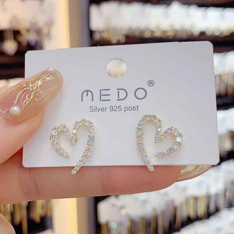 ・素材: 925銀針+銅メッキ真金・加工: 電鍍・形状: 幾何型・カラー: 金色ジルコン心形(14K真金電鍍),銀色ジルコン心形(14K真金電鍍)・流行要素: ハート/心形・スタイル: 優雅・スタイル分類: ファッション通勤・商品カテゴリ:...