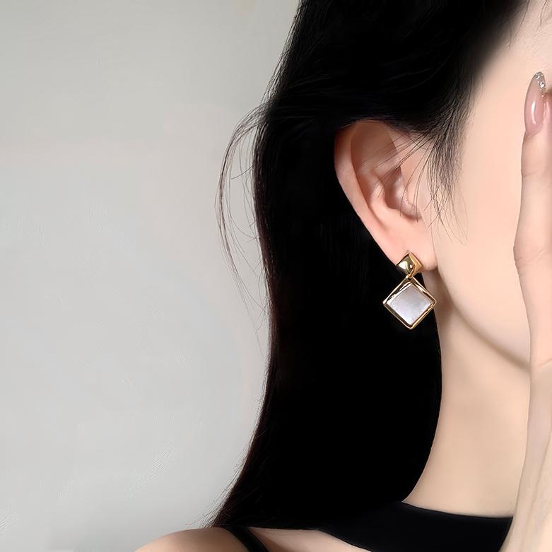 ・素材: 合金・形状: ハート型,幾何型・スタイル: 自然・スタイル分類: 清新甘美・商品カテゴリ: 耳飾り・対象: 女性