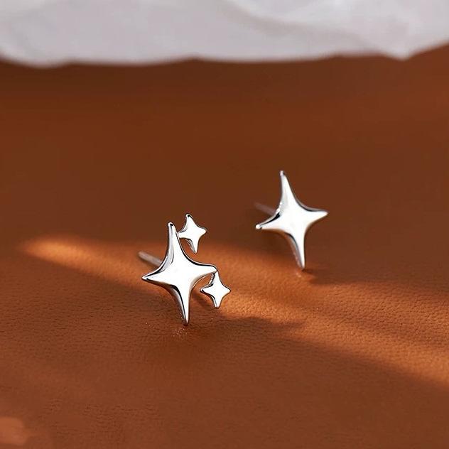 ・素材: 銀・形状: 星形・カラー: 銀色・純度: 99銀・カテゴリ: 耳飾・対象: 女性・スタイル: 軽奢・流行要素: 星・デザイン: 自然