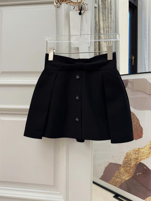 ・パターン: 無地・加工: プリーツ・素材: 綿50-70%・丈: ショート・ディテール: ジッパー・カラー: ブラック・サイズ: XS(バスト80cm、44kg〜),S(バスト89cm、48.5kg〜),M(バスト98-106cm),L(...