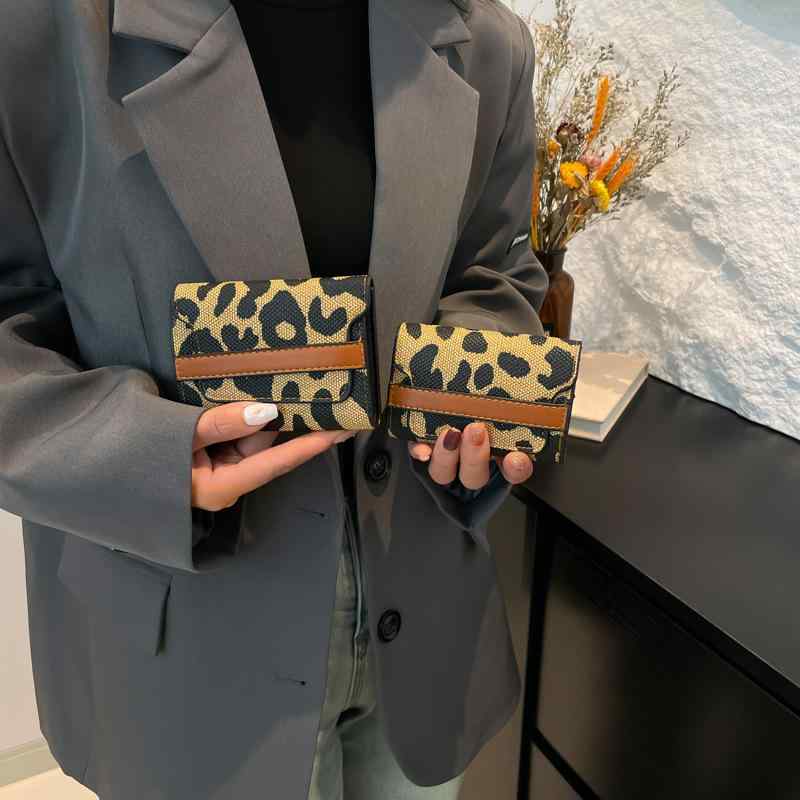 ・素材: PU・折り数: 3折・スタイル: 都市簡約・柄: 豹紋・内側素材: 合成革・カラー: ブラック、ブラウン・適用シーン: 日常・機能: 収納