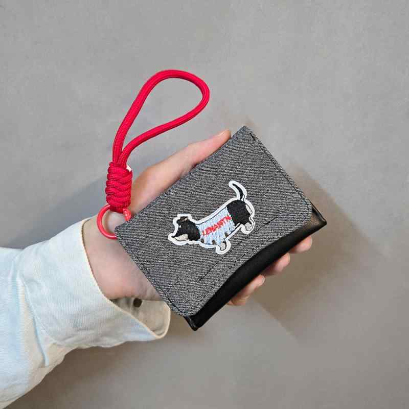 ・素材: PU・折数: 3つ折り・スタイル: クロスボーダー・刺繍: あり・柄: 動物・裏地: 合成革・カラー: ブラック、ピンク、ベージュ・使用シーン: 日常・機能: 通気性、超軽量