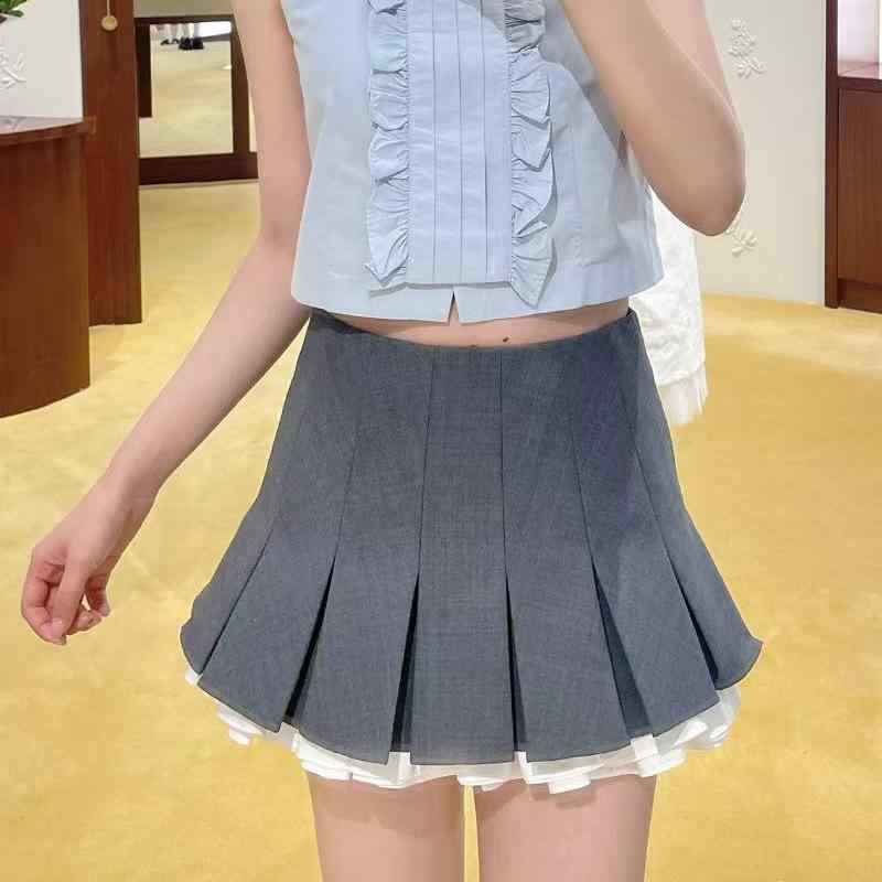 ・パターン: 無地・素材: ウール・主素材成分: 羊毛30-50%、ポリエステル70-80%・スカート型: プリーツスカート・丈: ショート・デザイン要素: プリーツ・カラー: ブラック、グレー・サイズ: S,M,L・スタイル: エレガント...