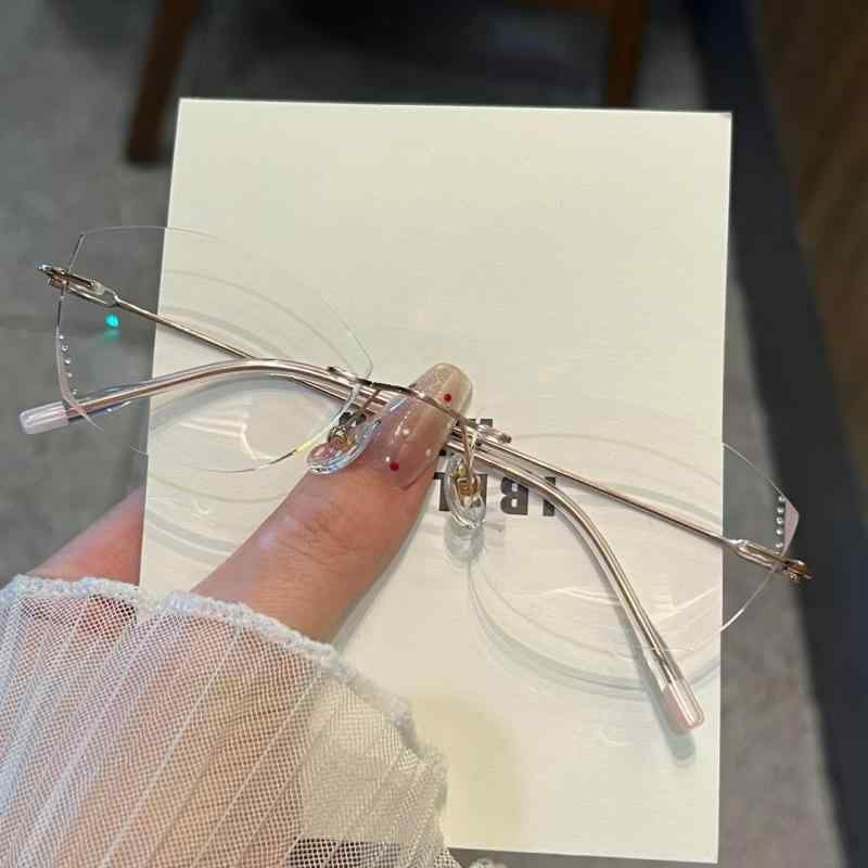 ・レンズカラー: 無色・対象: 女性・レンズ機能: 抗UV,変色,防ブルーライト・スタイル: 優雅,ファッションOL,欧米,軽奢,通勤・構造: フレームレス・レンズ素材: 樹脂・フレーム素材: 純チタン・フレーム形状: 方形・種類: 近視眼...