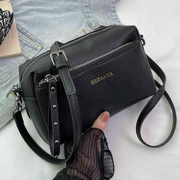 ・色: ベージュ、カーキ、グリーン、ブルー、ブラック・サイズ: 21×9×14cm・素材: PU・バッグサイズ: 中型・形状: 横型方形・開閉: ジッパー・内部構造: ジッパー隠しポケット・硬さ: ソフト・外ポケット: 内貼りポケット・ショ...