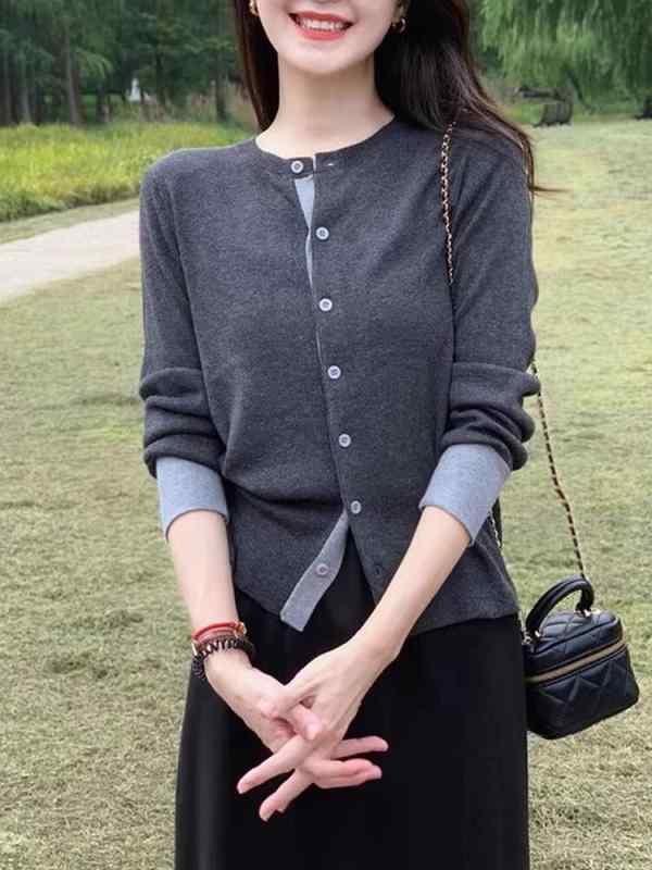 ・素材: ポリエステル・色: ダークグレー,ライトグレー,アプリコット,ピンク,ミルクホワイト・厚み: 普通・組み合わせ: フェイクツーピース・スタイル: ステッチ・シルエット: ストレート・袖タイプ: スタンダード・袖丈: ロング・ネック...