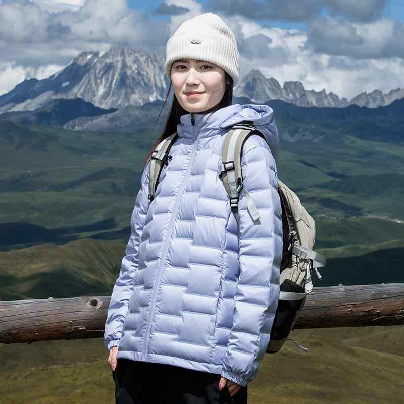 ・カテゴリ: ダウンジャケット・スタイル: スポーツ・主な素材: ポリエステル100%・裏地: ポリエステル・詰め物: 白鴨ダウン・ダウン含有率: 80%・柄: 無地・袖丈: 長袖・フード: あり・機能: 保温・適応スポーツ: 登山・カラー...