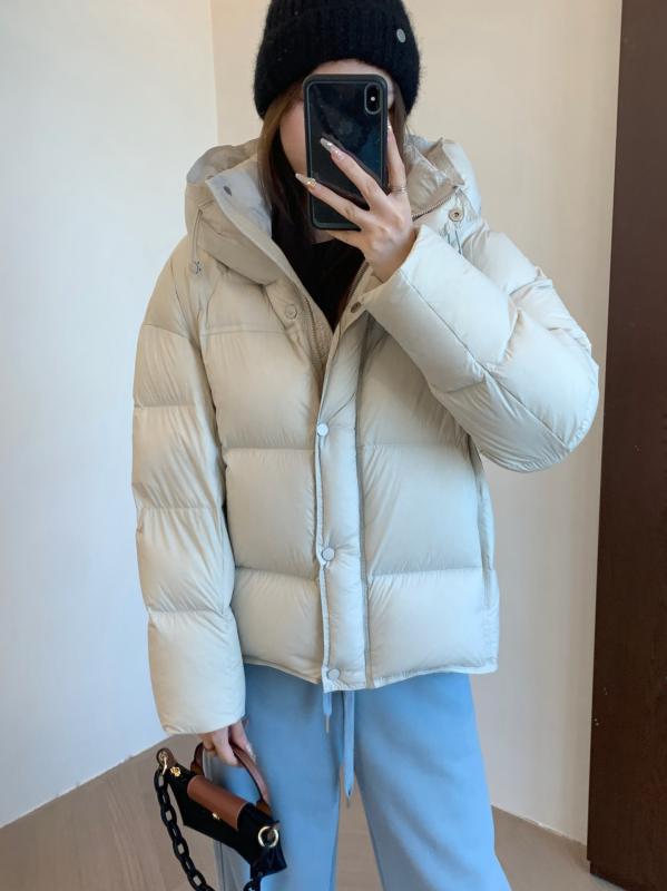 ・充填材: ダックダウン・ダックダウン含有量: 51%～55%・厚み: 中厚・生地: ナイロン・主生地成分: ナイロン95%以上・シルエット: 標準・襟型: スタンドカラー・着丈: 普通(50cm超～65cm)・袖丈: 長袖・デザイン要素:...