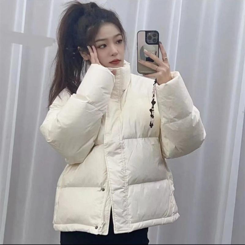 ・充填材: 白ダックダウン・ダウン含有量: 96%以上・厚み: 厚手・表地素材: アクリル・シルエット: ルーズ・着丈: ロング(100cm超)・袖丈: ロング・ディテール: ジップ・カラー: オフホワイト,ブラック,ピンク,カーキ・サイズ...