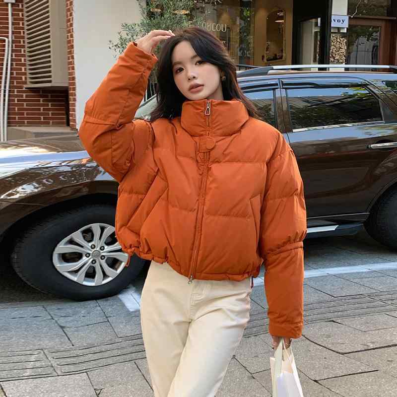 ・詰め物: 白ダックダウン・含ダウン量: 96%以上・厚み: 超厚・生地: アクリル・シルエット: ルーズ・襟: スタンドカラー・着丈: 短め(41-50cm)・袖丈: 長袖・ディテール: ジップ・前立て: ジップ・カラー: ワインレッド,...