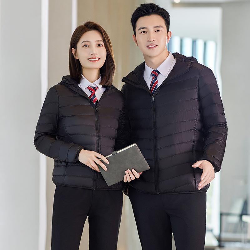 ・防寒性: 軽寒(-5℃～0℃)・フィルパワー: 550・詰め物: ダックダウン・ダウン含有率: 46%～50%・デザイン: ベーシック・シルエット: スリム・着丈: 中長(65cm超～80cm)・襟型: ラペル・前立て: ジップ・厚み: ...