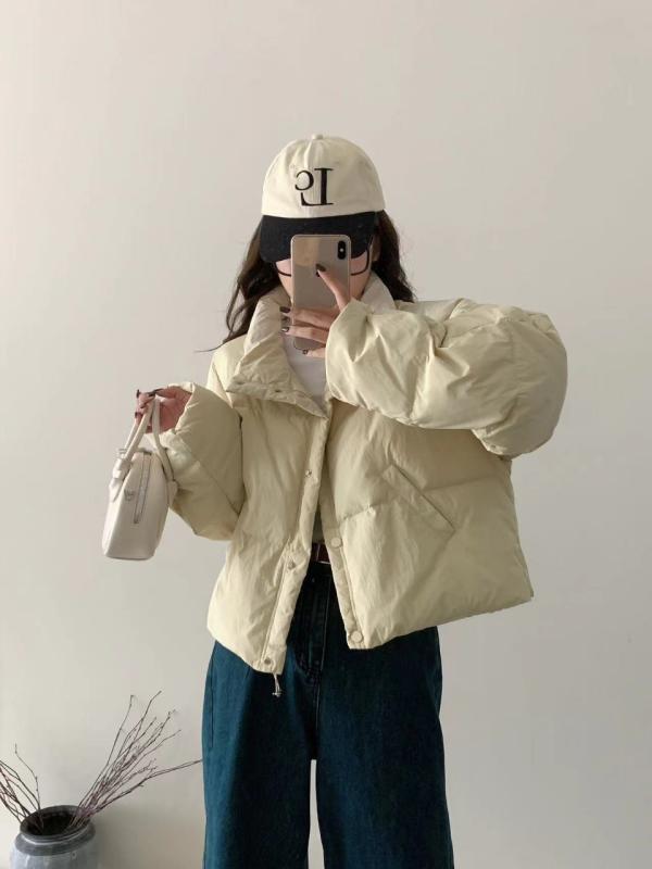 ・詰め物: ホワイトダックダウン・ダウン含有量: 51%～55%・厚み: 中厚・表地: ナイロン・主素材: ポリエステル・ポリエステル含有率: 95%以上・フィット: レギュラー・襟: スタンドカラー・着丈: ショート（41-50cm）・袖...