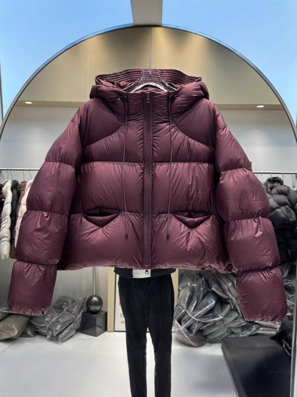 ・充填材: 白ダックダウン・ダウン含有率: 81-85%・厚み: 中厚・表地: ポリエステル・主生地成分: ポリエステル 90-95%・シルエット: スタンダード・襟型: フード・着丈: 普通款 50-65cm・袖丈: 長袖・前立て: ジッ...