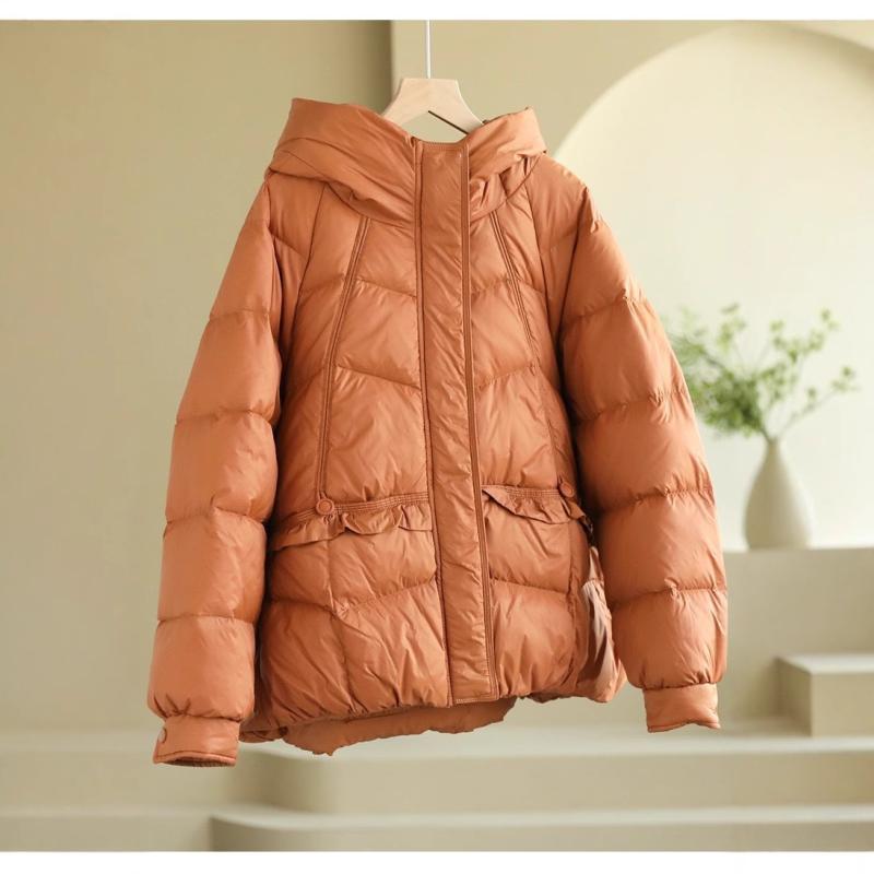 ・詰め物: ダックダウン・ダウン含有量: 51%～55%・厚み: 厚・生地: ポリエステル・主生地成分含有率: 80%～90%・シルエット: ストレート・襟型: フード・着丈: 普通・袖丈: 長袖・流行要素: ポケット・前立て: ジッパー・...