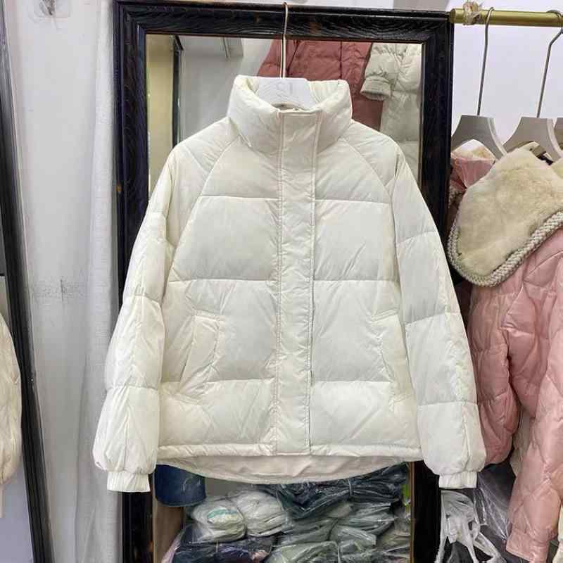 ・詰め物: 白ダックダウン・ダウン含有率: 96%以上・生地: ポリエステル・主生地成分含量: 30%-50%・シルエット: Aライン・襟型: スタンドカラー・着丈: ロング丈(100cm超)・袖丈: 長袖・デザイン要素: シンプル・色: ...