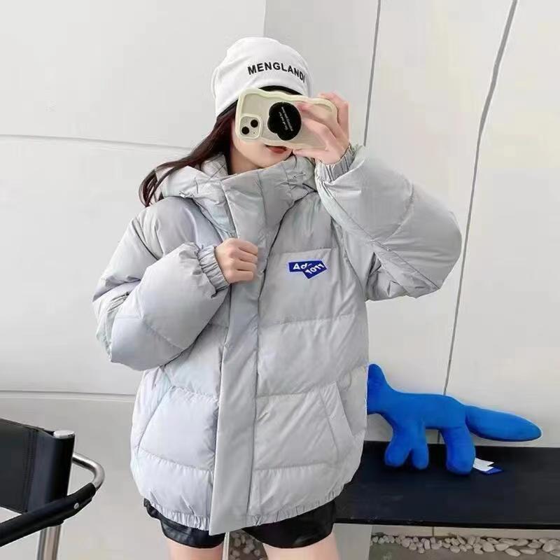 ・充填材: ホワイトダックダウン・ダウン含有率: 76%～80%・厚み: 中厚・生地: ポリエステル・主素材: ポリエステル 95%以上・フィット: レギュラー・襟: フード・着丈: ミディアム (50cm超～65cm)・袖丈: ロング・袖...