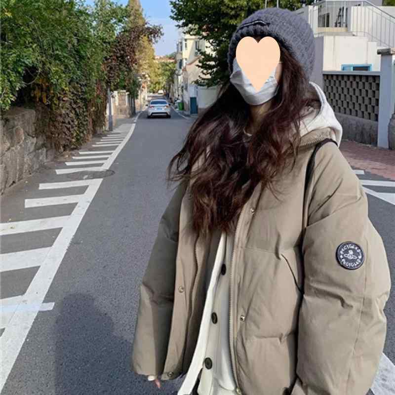 ・詰め物: 白ダックダウン・ダウン含有率: 96%以上・厚み: 超薄・生地: ポリエステル・シルエット: Aライン・襟型: スタンドカラー・着丈: ロング丈(100cm超)・袖丈: ロングスリーブ・デザイン要素: シンプル・カラー: ホワイ...