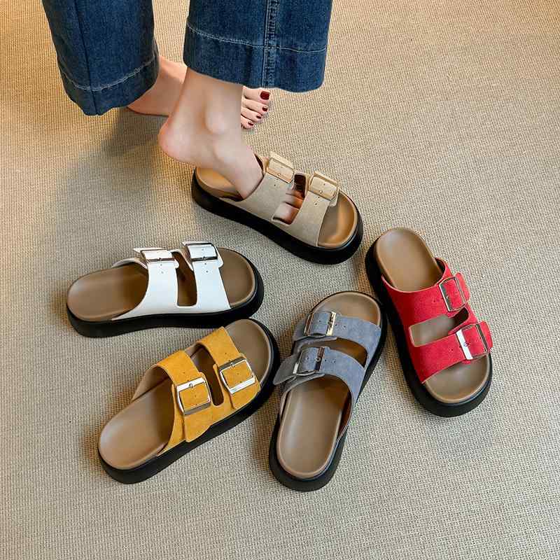 ・タイプ: 一文字ストラップ・対象年齢: 成人・スタイル: 韓風・トレンド要素: メタル、プラットフォームヒール・アッパー素材: 本革・ソール素材: PU・柄: 無地・ライニング素材: レザー・用途: カジュアル・ソール工法: セメント・機...