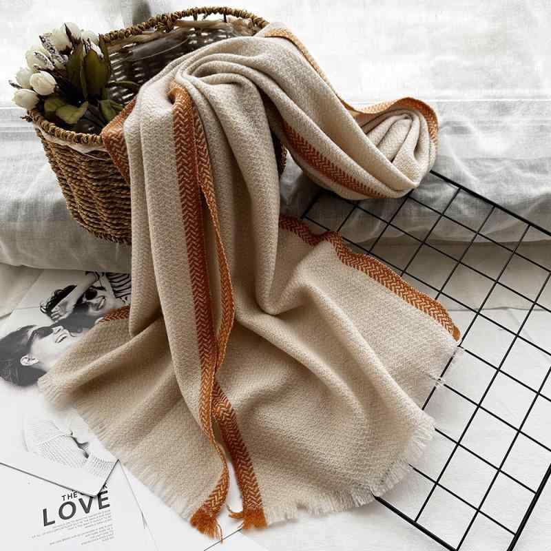 ・織り方: ヘリンボーン・機能: 保温・スタイル: ノーマルロング・カラー: ブラック,ベージュ,グリーン,レッド,ヘリンボーンベージュ,ツートンイエロー・長さ: 205×44cm・素材: ウール100%・加工: 色織り,梭織り