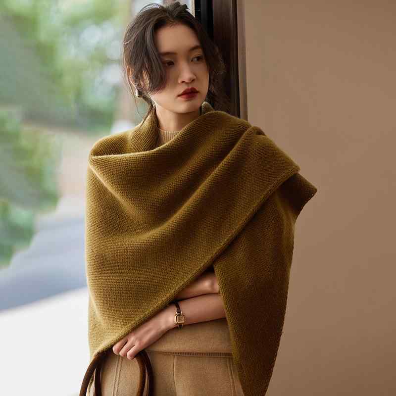 ・編み方: ニット・機能: 保温・スタイル: 三角スカーフ・色: ダークカーキ,ブラウン,チャコールグレー・素材: カシミヤ100%・デザイン: シンプル・製法: 経編・サイズ: 108×75cm