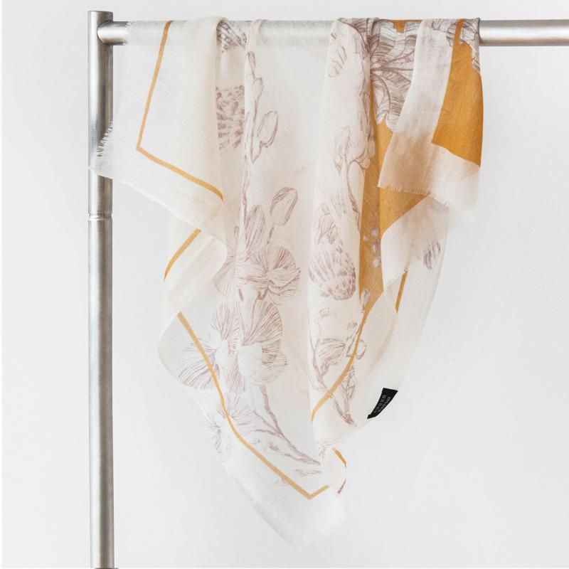 ・素材: カシミヤ・成分: カシミヤ100%・タイプ: スクエアスカーフ・カラー: 花枝柄,オレンジ花枝柄・サイズ: 70×70cm・フリンジ: 2cm・織り: サテン・加工: 色織・機能: 保温・適合季節: 冬