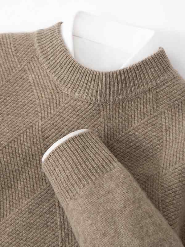 ・性別: 男性・対象: 青年・スタイル: プルオーバー・フィット: ルーズ・ネック: クルーネック・袖丈: 長袖・ゲージ: 普通・厚み: 厚手・着丈: 50-65cm・袖型: 通常・素材: ウール100%・伸縮性: 高弾性・カラー: ベージ...