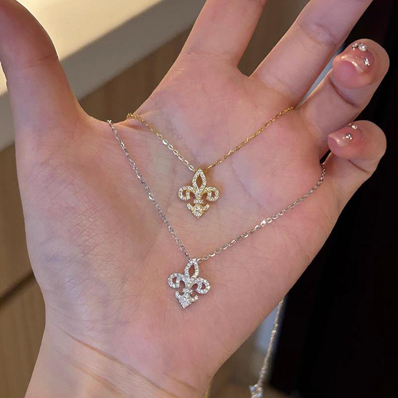 ・素材: 925シルバー・加工: ダイヤモンドインレイ・形状: 幾何型・チェーンスタイル: クロスチェーン・ペンダント素材: 925シルバー・長さ: 41cm-50cm・色: ホワイトゴールド,ゴールド・流行要素: アヤメの花・スタイル: ...